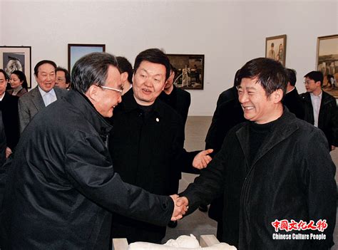 王洪亮坚守三尺讲台传播艺术薪火书写育人梦想