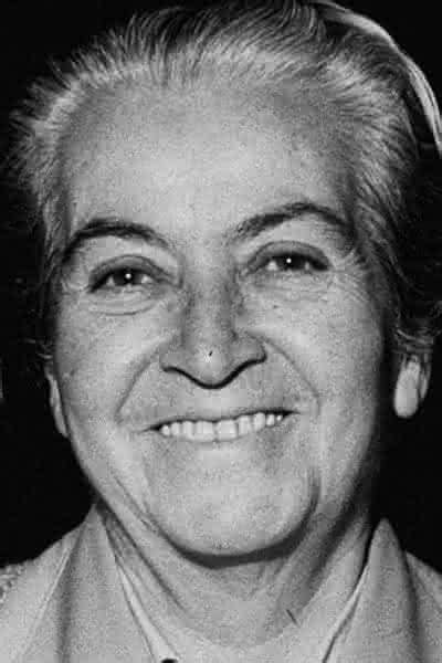 Apegado a mí de Gabriela Mistral Poema