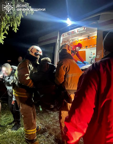 Коломийський район рятувальники деблокували постраждалого водія Сьогодні 28 грудня о 04 14 в