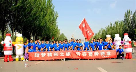 我校师生热情参与银川国际马拉松赛 宁夏大学体育学院