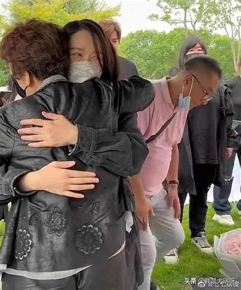 喬任梁去世六周年！陳喬恩帶老公艾倫現身墓地，喬媽：每年都來 每日頭條