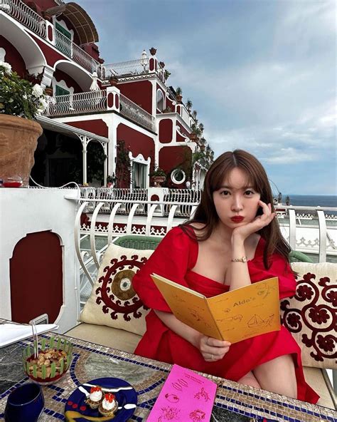 小嶋陽菜さんのインスタグラム写真 小嶋陽菜instagram「le Sirenuseのbar🪭 ポジターノを一望できて、目に映る全てが
