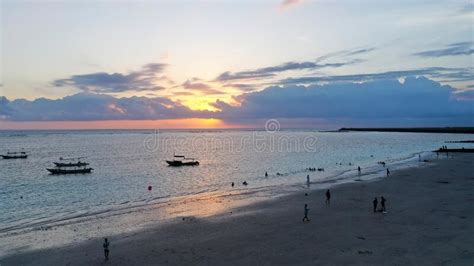 Zonsondergang Over De Oceaangolven Was Zandstrand Bovenaan De