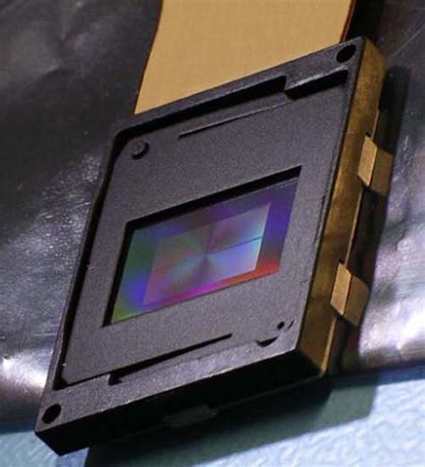 New Liquid Crystal Microdisplays Permit Phase Only Light Modulation
