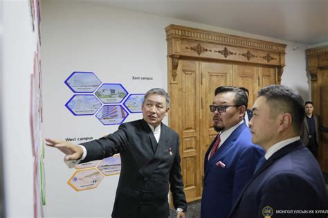 Анагаахын шинжлэх ухааны үндэсний их сургууль Эзэн Богд Чингис хааны эш хөргийг залав