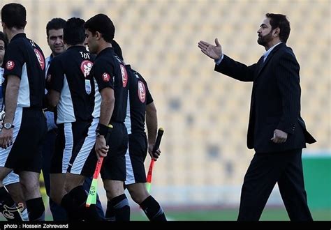 پرتاب بطری و نارنجک به سمت کریمی اعتراض به تمارض هافبک استقلال اخبار
