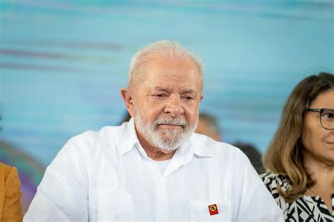 Ipec Aprovação do governo Lula cai dois pontos e avaliação de péssimo ruim ou regular já