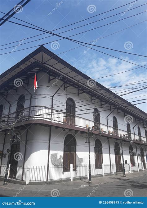Edificio Antiguo Bien Conservado Imagen De Archivo Imagen De Nave