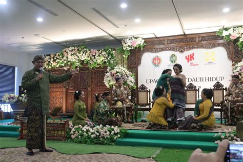 Upacara Adat Mitoni Menjaga Tradisi Dan Mengedukasi Jogjaaja