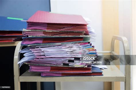 Konsep Bisnis Dan Keuangan Kerja Kantor Tumpukan Dokumen Yang Belum