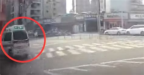 환자 없는데 사이렌 울린 사설 구급차… 보행자 덮쳐 의식불명