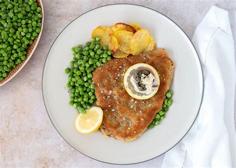 Wienerschnitzel Med Alt Det Bedste Tilbehør Til Få Opskrift