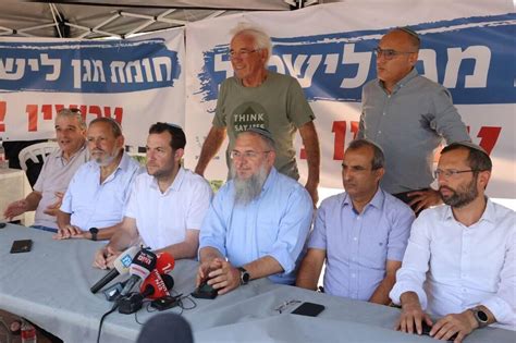 ראשי המתנחלים מחו מחוץ לביתו של גנץ אם הפיגועים היו בתא כבר היינו במבצע