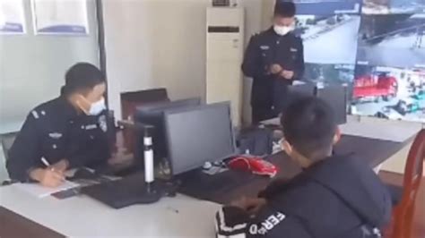好样的！初中生捡到2900元现金交给警察叔叔七环视频澎湃新闻 The Paper