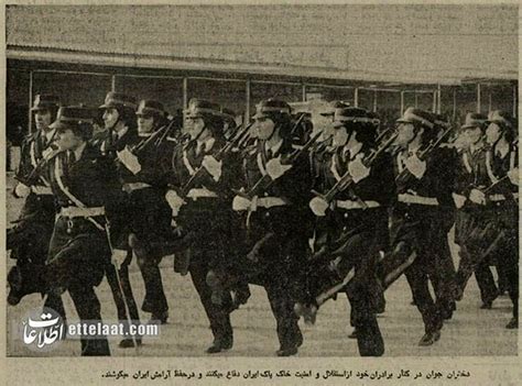 عکس‌های رژه دختران جوان ارتشی جلوی شاه منتشر شد