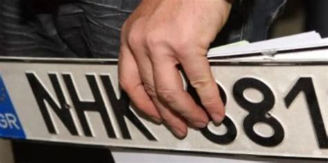 Έχετε αναρωτηθεί ποτέ Τι σημαίνουν τα γράμματα στις πινακίδες