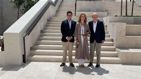 Juan Carlos I la infanta Elena y Froilán fotografiados en Abu Dabi