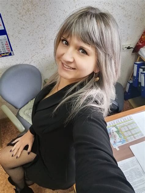 Officealbertina Webcam Model Profile Xhamsterlive
