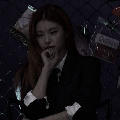 Pin Di 𝚂 𝚄 𝙽 𝙵 𝙻 𝙾 𝚆 𝙸 𝚃 𝙲 Su Yeji