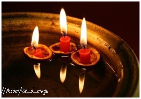 Отливка Приготовить восковую свечу в подсвечнике спички пчелиный воск в металлической кружке