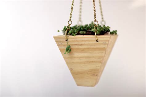 Hanging Triangular Basket My Eden