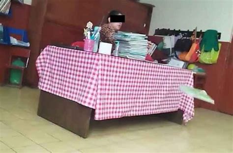 Video Despiden A Maestra Por Lanzar Cuadernos A Alumnos En Toluca