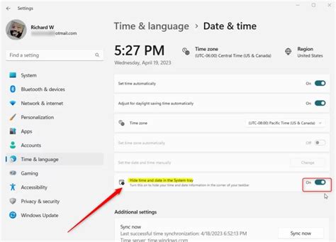 How to Show or Hide Time and Date in the System Tray on Windows 11 - Geek Rewind