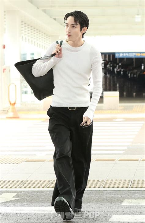 【フォト】俳優イ・スヒョク、空港をランウェイにしてしまうモデルオーラ K Pop、韓国エンタメニュース、取材レポートならコレポ！