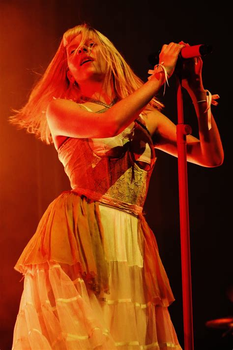 Fotos Reseña Aurora En Chile Apoyo A Palestina Críticas A Trump Y