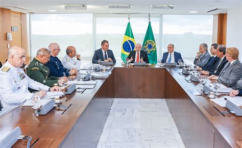 Lula Recebe Comandantes Das Forças Armadas Para Virar Página