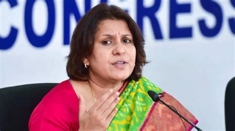 कंगना पर टिप्पणी पड़ा भारी कांग्रेस ने सुप्रिया श्रीनेत का काटा टिकट