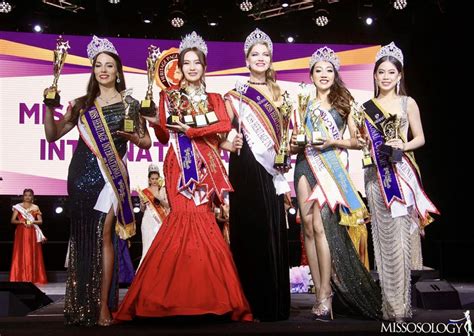 Б Хүслэн олон улсын миссийн тэмцээнээс 5 шагнал хүртэж Дэд мисс боллоо