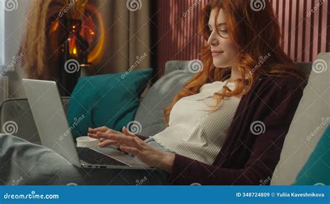 Woman Ginger Wig Performing Modern Art Dance Dancer Lifestyle Stop