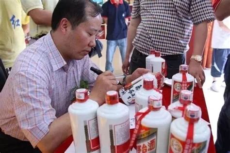 袁仁国利用茅台政治攀附 这些官员曾因茅台倒下 凤凰网