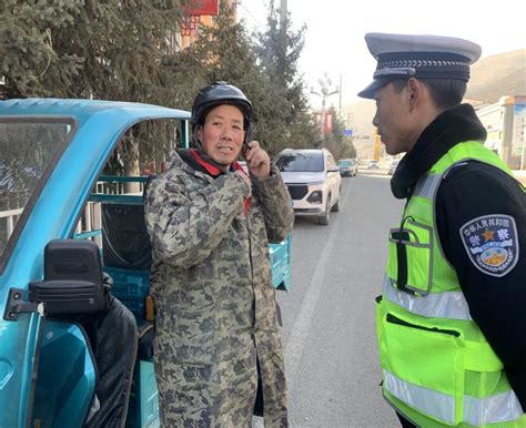 班玛县公安局交警大队持续开展“一盔一带”安全守护行动澎湃号·政务澎湃新闻 The Paper