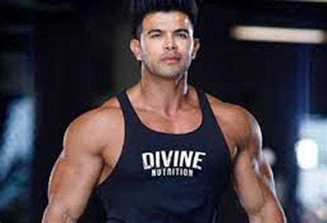 Case Registered Against Indian Actor Sakil Khan இந்தி நடிகர் சாகில்