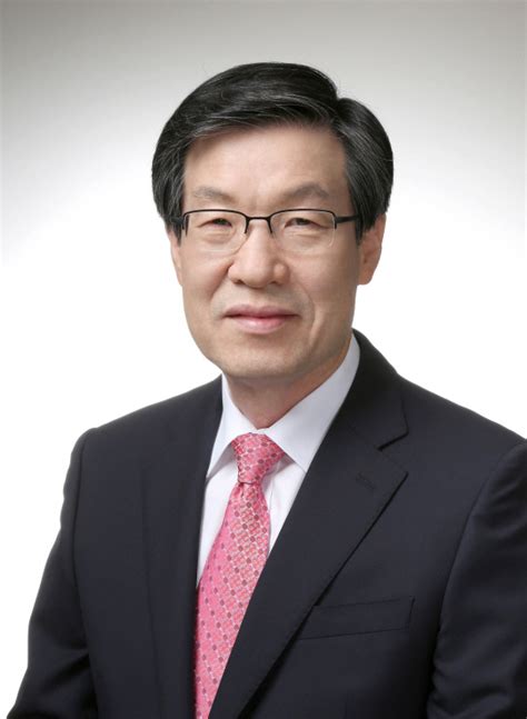 권오준 전 포스코 회장 철강 산업 핵심 과제는 원전 통한 전력 확보