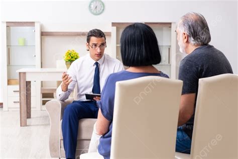 정신과 의사를 방문하는 노부부 정신과 의사를 방문하는 노부부 사진 배경 및 무료 다운로드를위한 그림 Pngtree