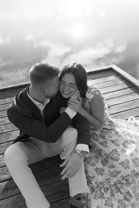 Elissa Graysons Summer Engagement Photos Julia Stroud Photography