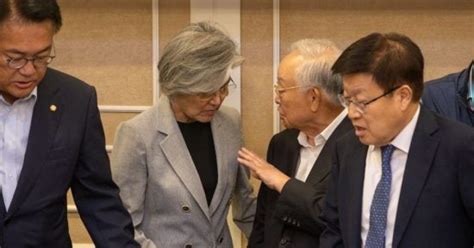 포토 의견 나누는 강경화 장관 손경식 회장