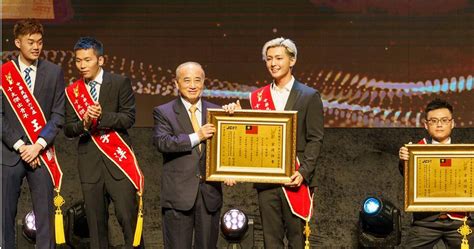 炎亞綸獲選十大傑出青年 深夜po文吐出道17年心聲 娛樂 Ctwant