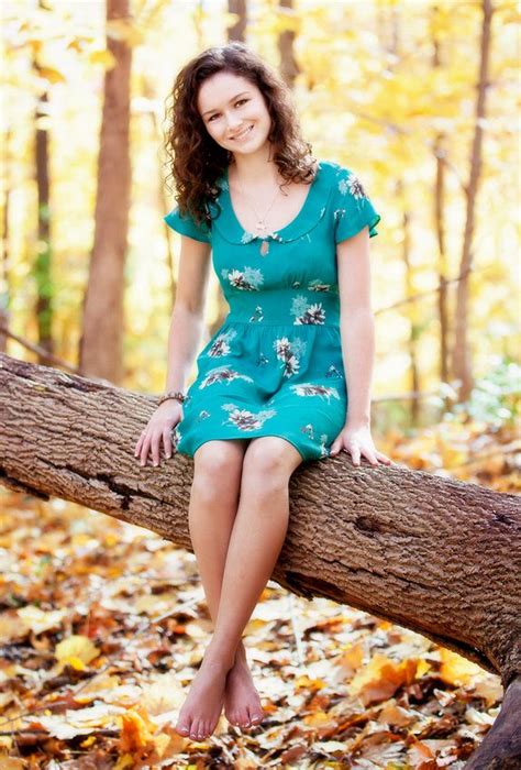 Senior Portrait Photo Picture Idea Girls Fall Tree Trees