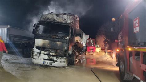 Blecik te park halindeki tır küle döndü