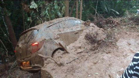 Longsor Di Dekat Kelok 9 Lalu Lintas Sumbar Riau Buka Tutup Regional