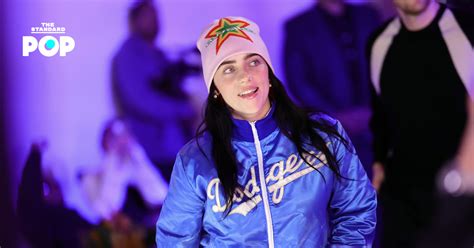 ฉันไม่รู้เลยว่าคนเขาไม่รู้กัน” Billie Eilish พูดถึงการ Come Out ว่าเธอชอบผู้หญิงด้วย The Standard