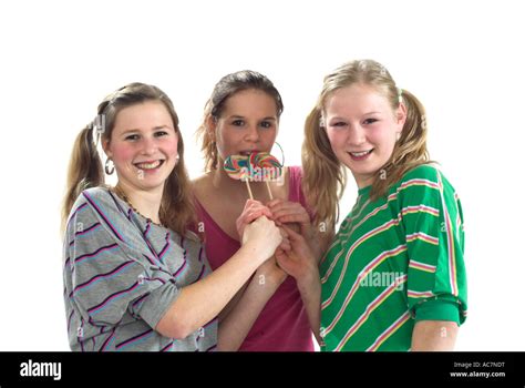Drei Junge Maedchen Mit Lutschern Three Young Girls Sucking Lollipops
