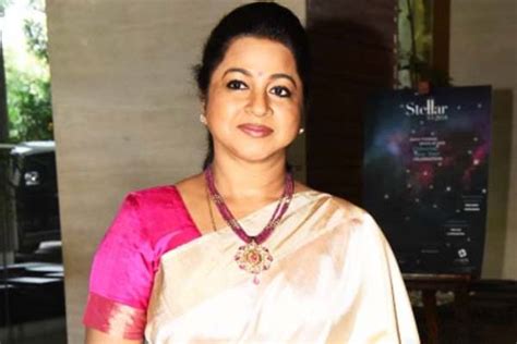 வெளிநாட்டு பெண் கெட்டப்பில் நடிகை ராதிகா சரத்குமாரின் அன்ஸீன் புகைப்படம்