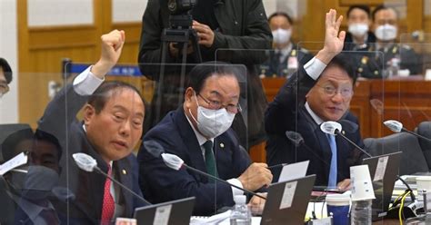육본 국감서 서해공무원 Si 공개 논란 재점화여야 공방