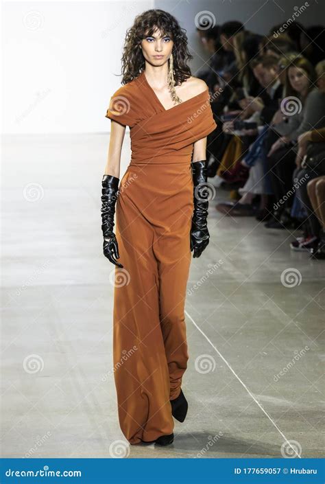 Tadashi Shoji Show Runway Fall Winter 2020 New York Fashion Week