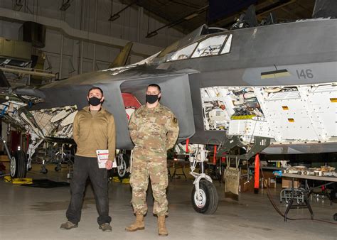 Crew Chiefs Rebuild F 22 After Fiery Crash Joint Base Elmendorf